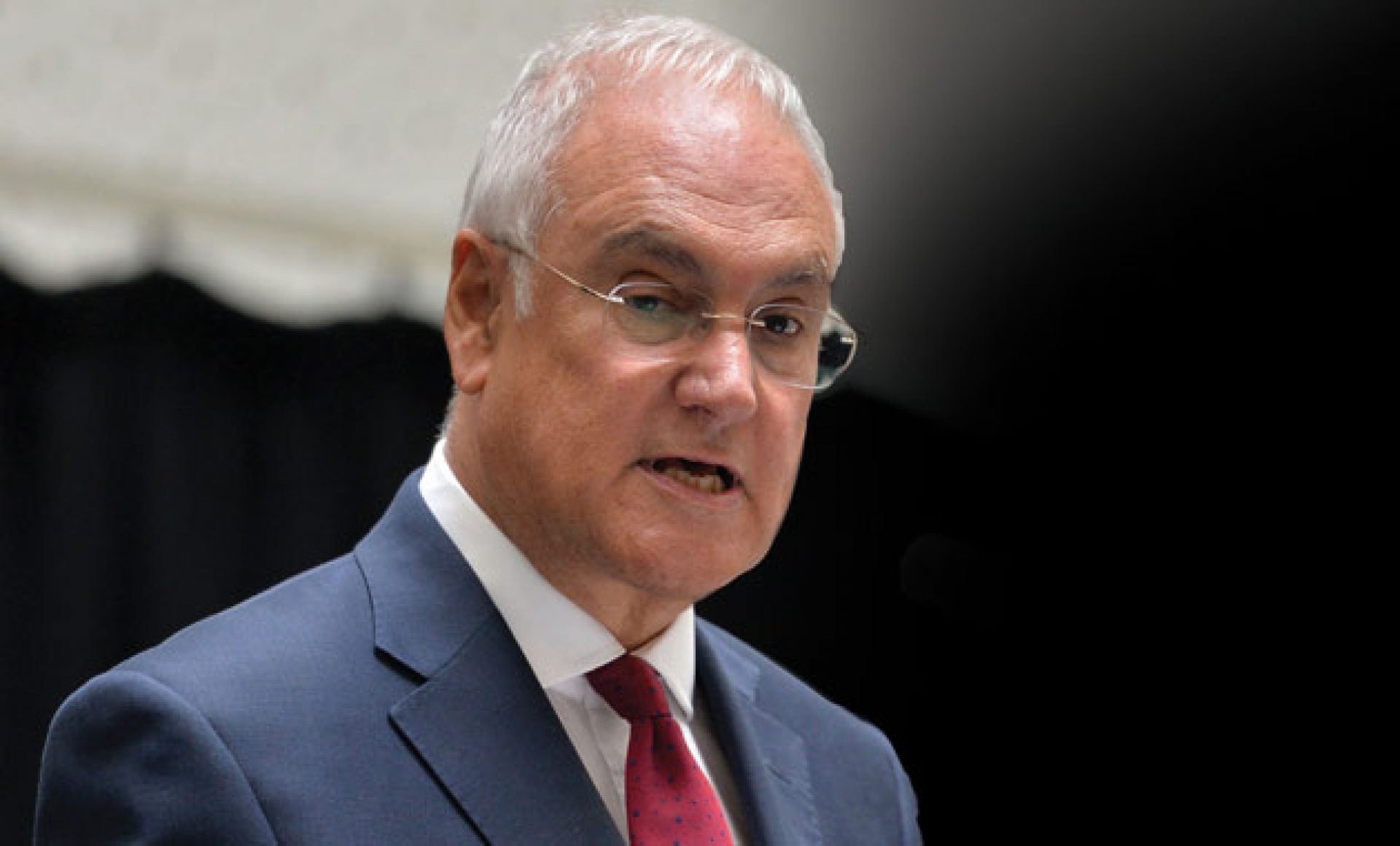 Pay teachers ‘golden handcuff’, Ofsted boss Michael Wilshaw urges