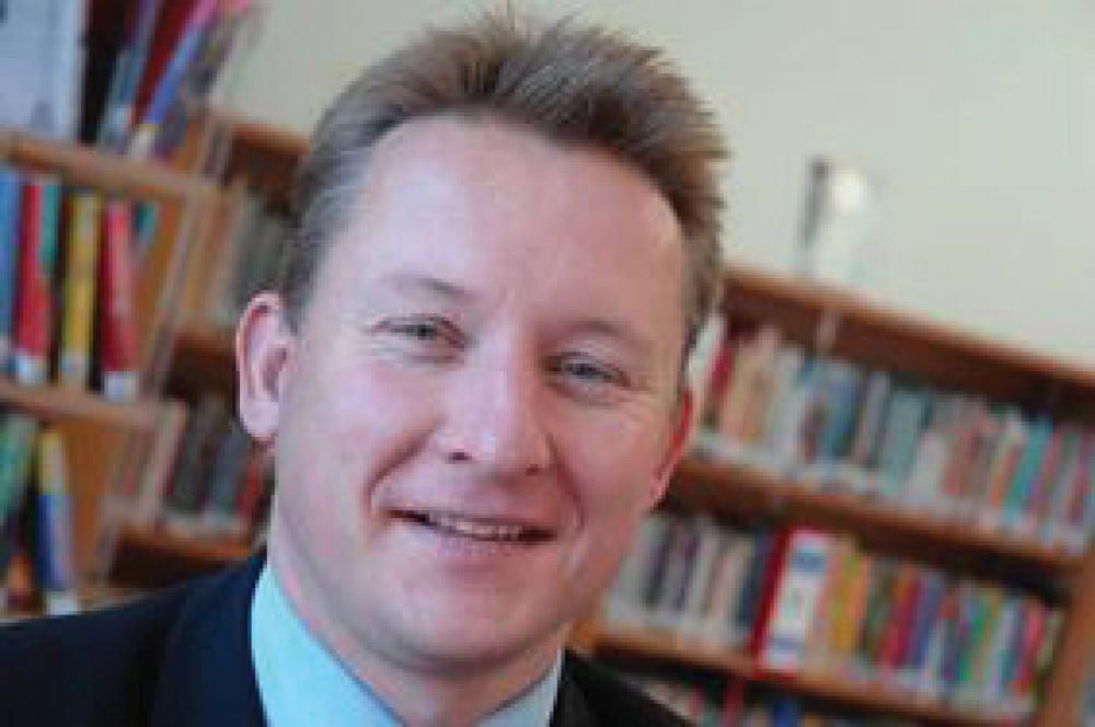 Record number of private school pupils - but wages stagnate
