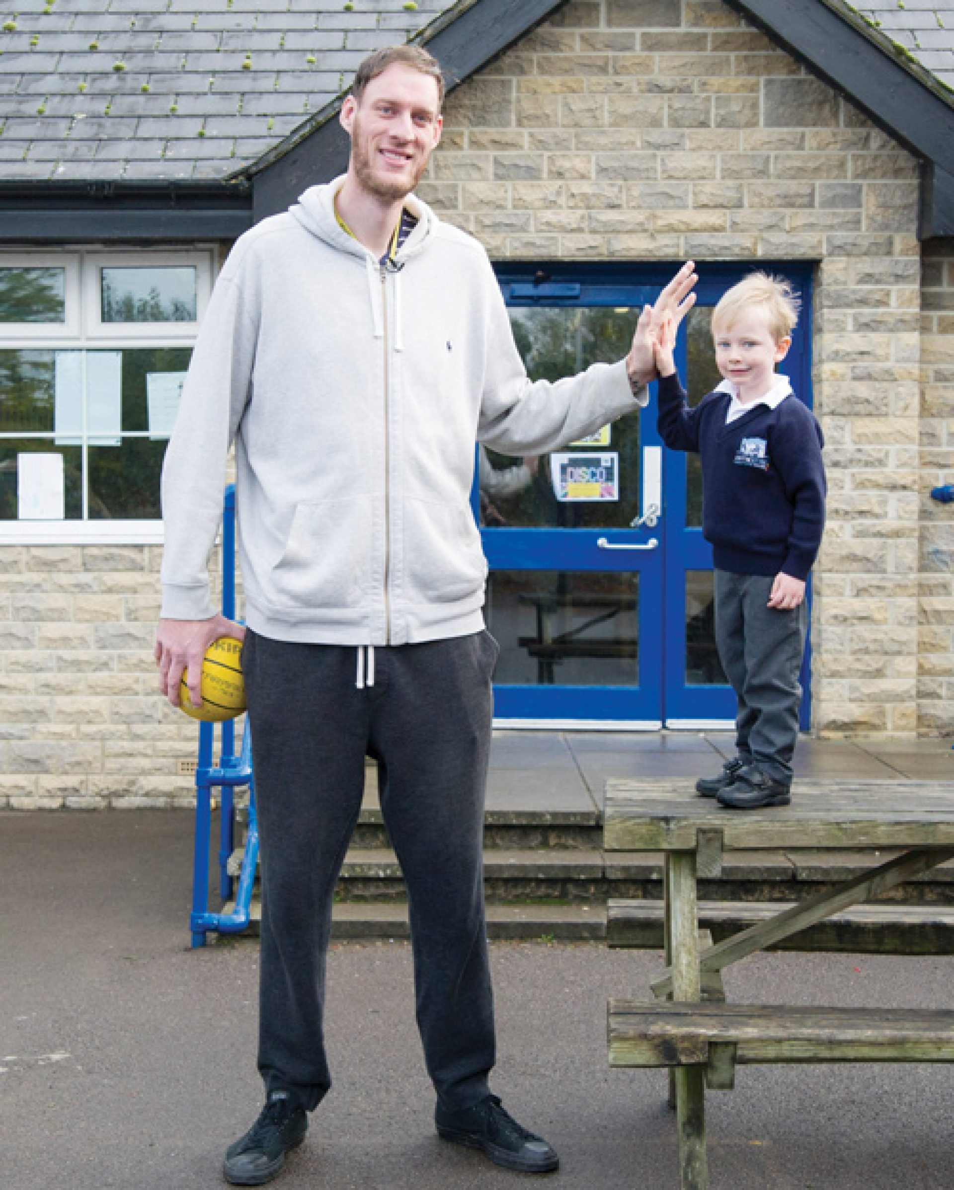 Britain's tallest man visits Ashton Keynes Primary School