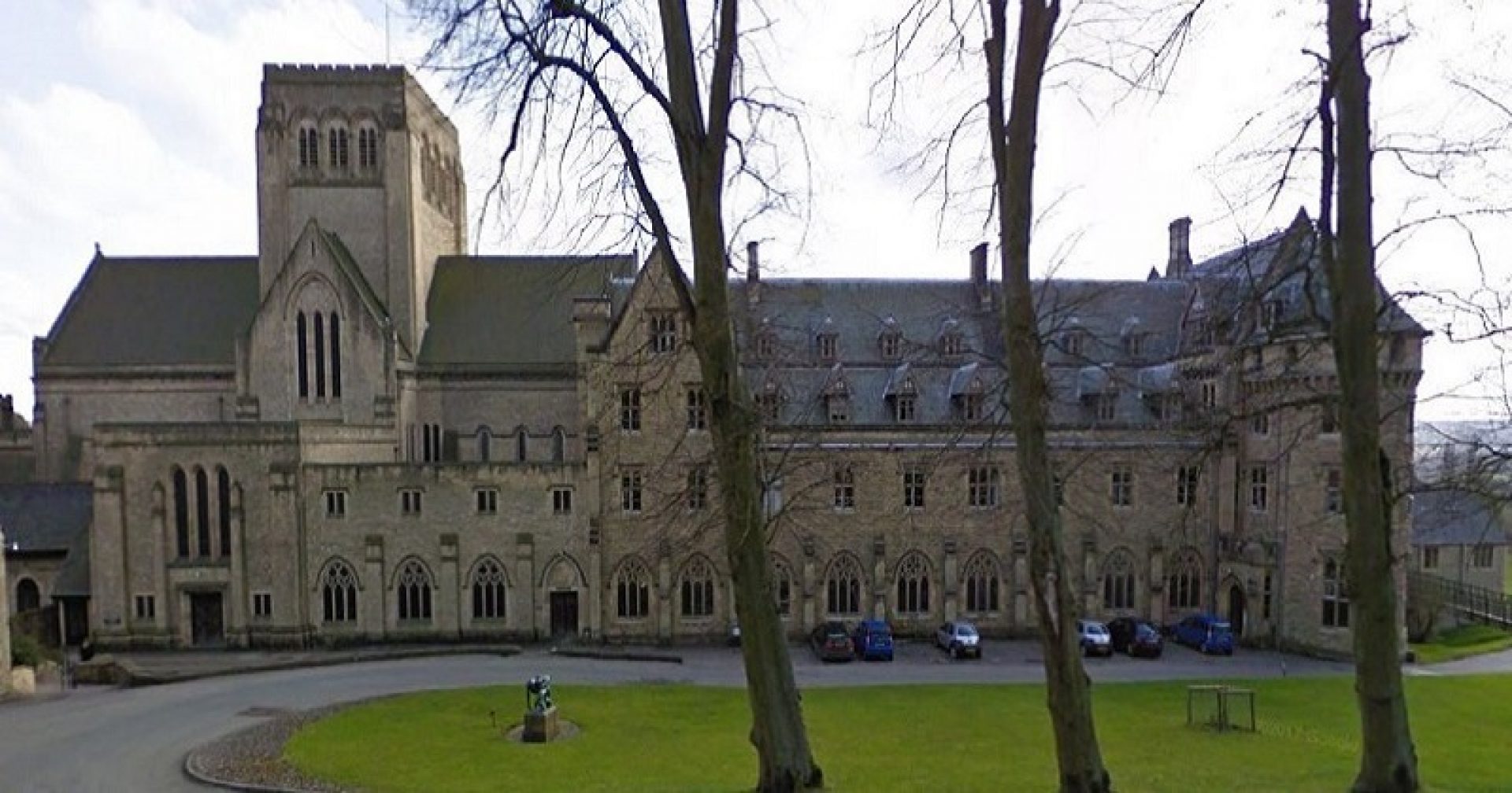 Ampleforth College ordered to stop admitting new pupils