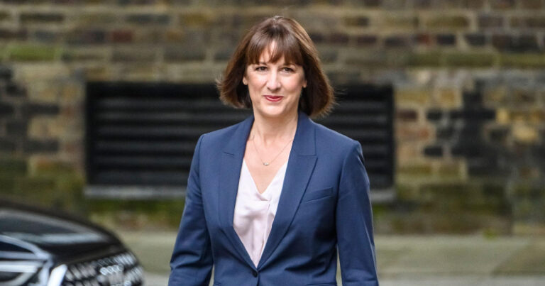 Reeves pledges a library in every primary with £10m